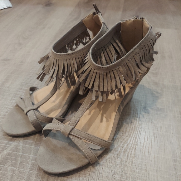 Refresh | Shoes | Refresh Shoe Sz 9 Us Taupe Tan Faux Suede Strappy ...